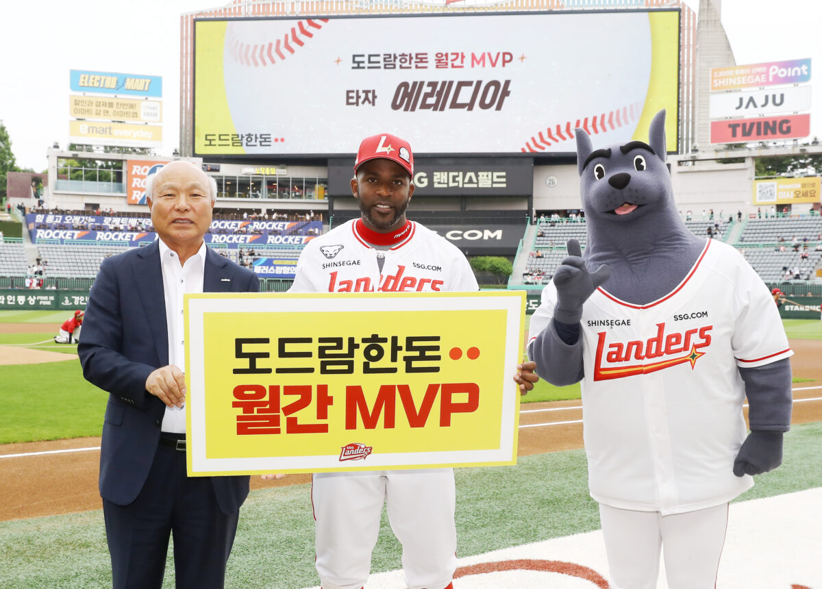 SSG랜더스, 도드람한돈 5월 MVP에 문승원, 에레디아 선정 – 신세계그룹 뉴스룸